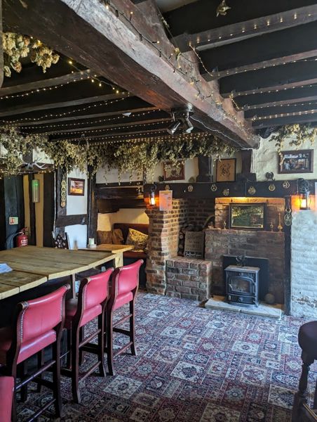 The Black Pig Pub - White Cliffs Country