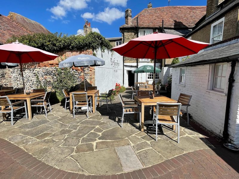 The King's Arms - White Cliffs Country